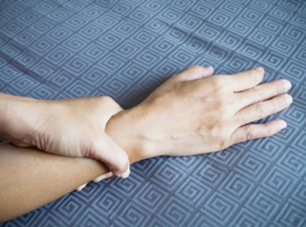 Exercise to move pinky independently of ring finger – FitBeast